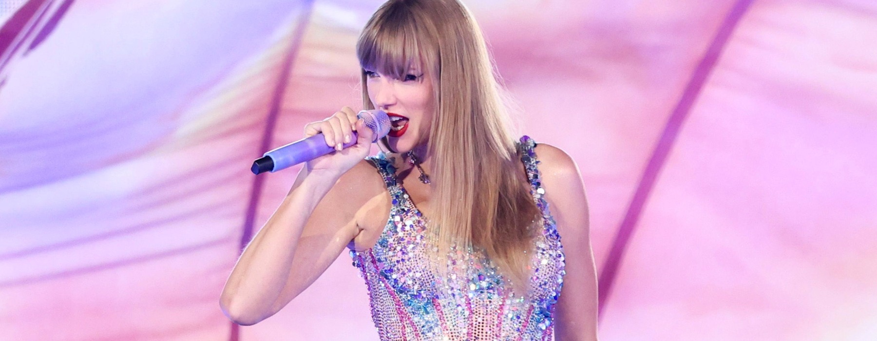 Taylor Swift Web | The Eras Tour: Paris, France - Taylor Swift Web